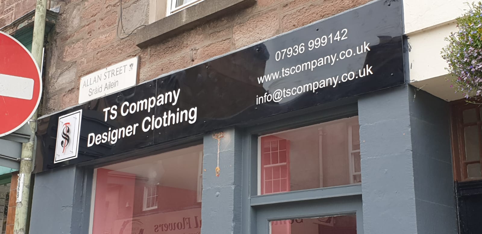 Outdoor Signs - Signs & Designs